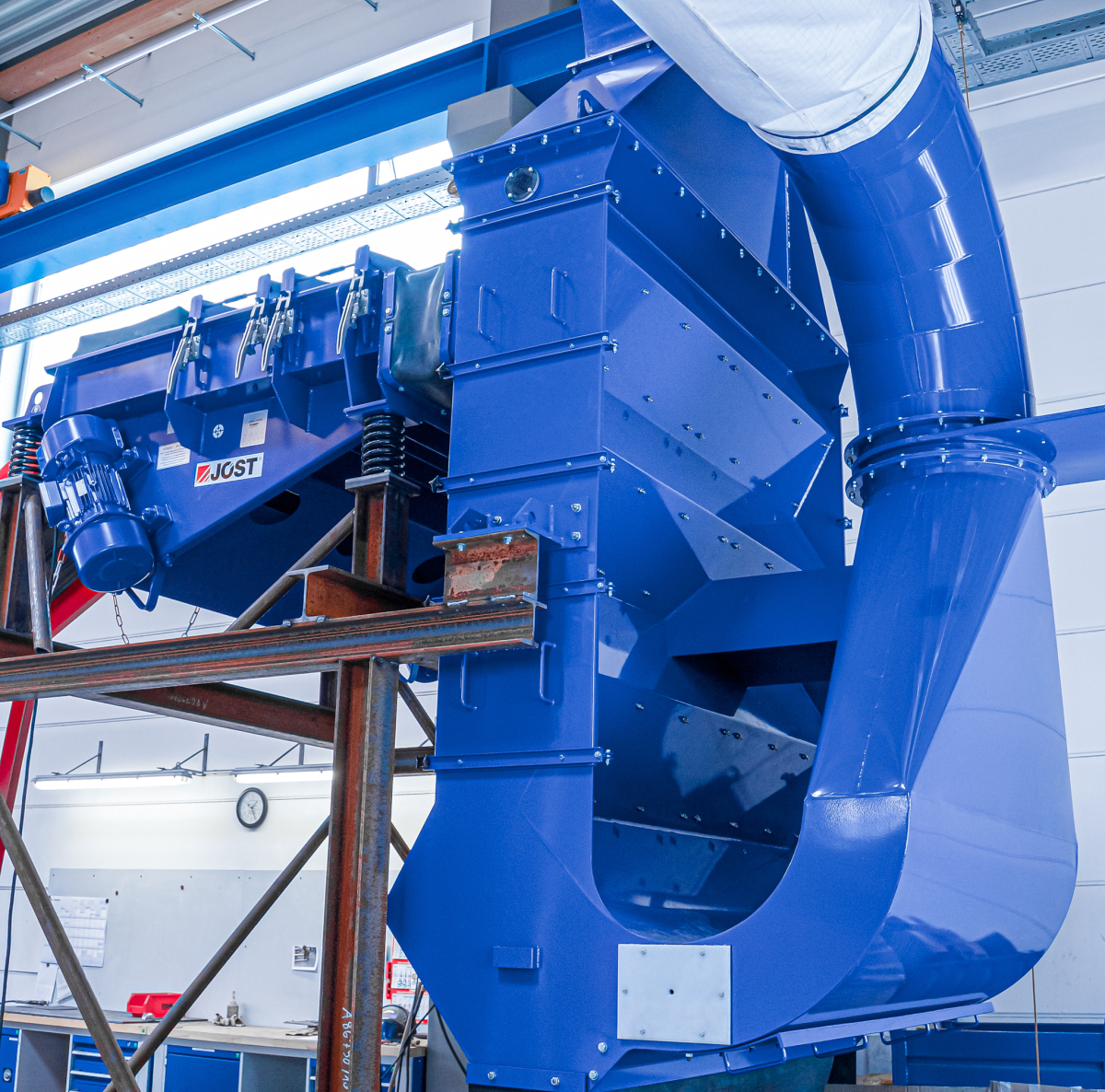 Mit JÖST Maschinen dosieren, sieben, trocknen, sichten und fördern ...