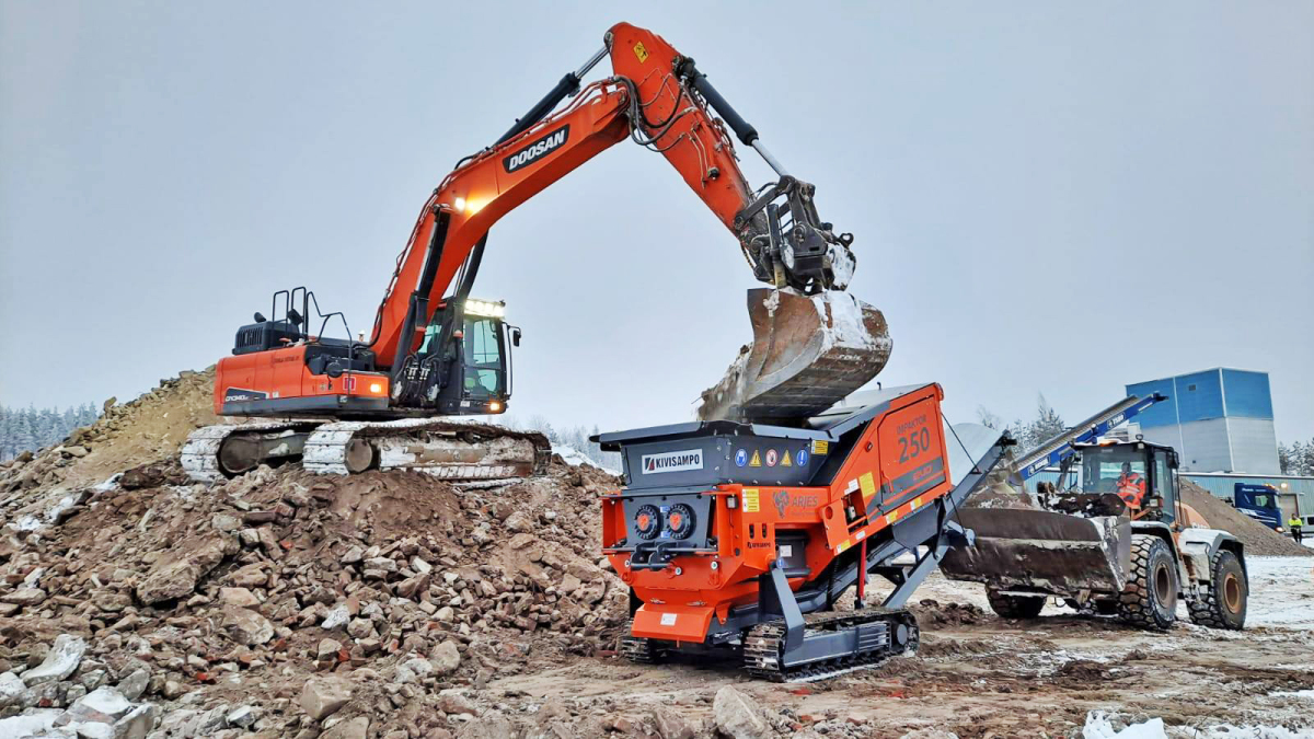 ARJES shreds all demolition waste on the construction site - recovery