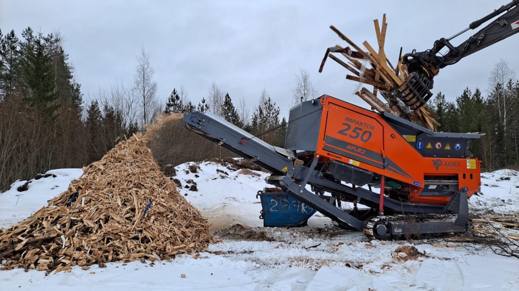 ARJES shreds all demolition waste on the construction site - recovery