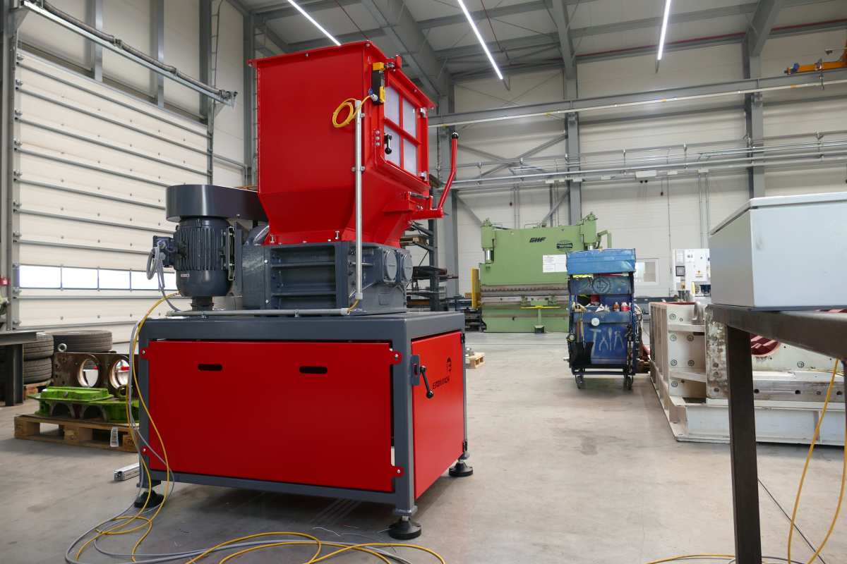 Twin-shaft shredder reduces waste volume by 80 % at German research ...