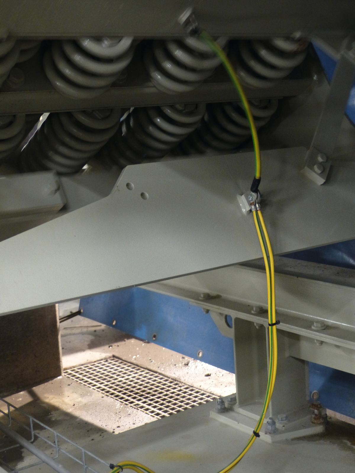 JOEST installs 31 m long vibrating conveyor trough for incineration ...