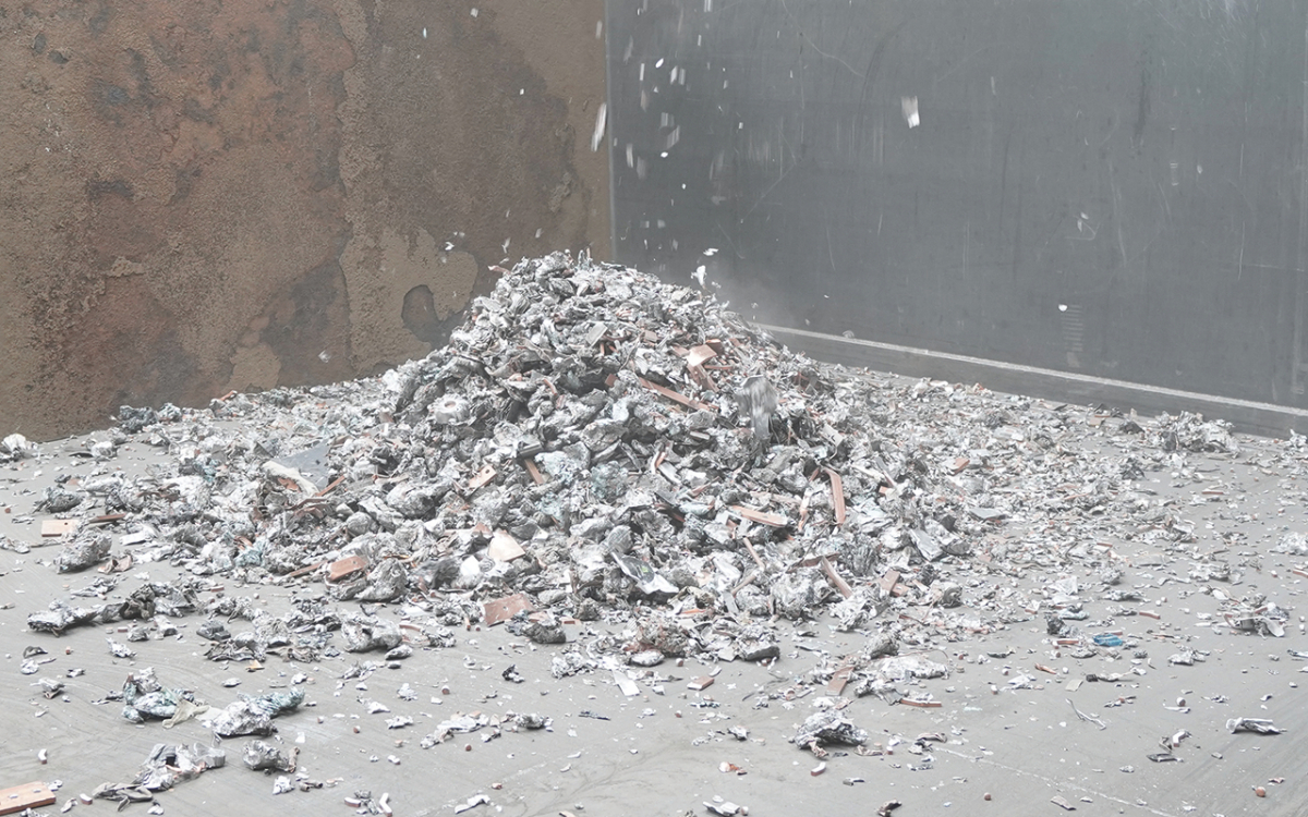 Metal recycling: back to recyclable material through shredding ...