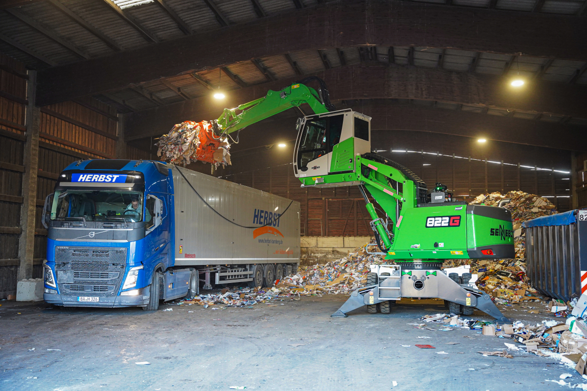 Sorting work at a recycling specialist - recovery Magazine – Recycling ...