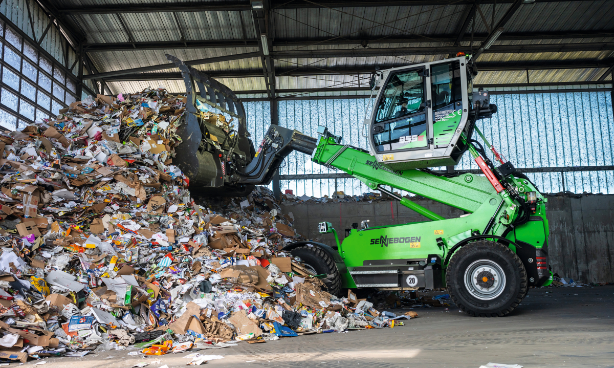 Waste disposal center with SENNEBOGEN telehandler - recovery Magazine ...